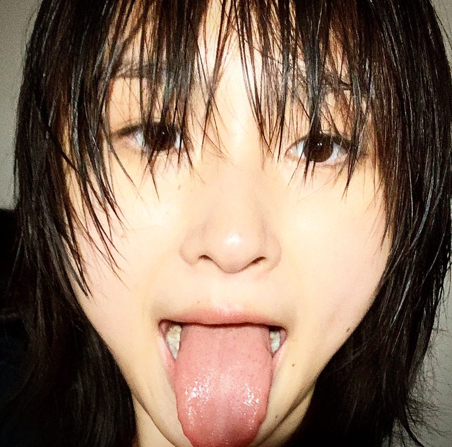 【画像】新しい学校のリーダーズsuzukaのメガネなしが超美人！私服も紹介！ | noma-blog